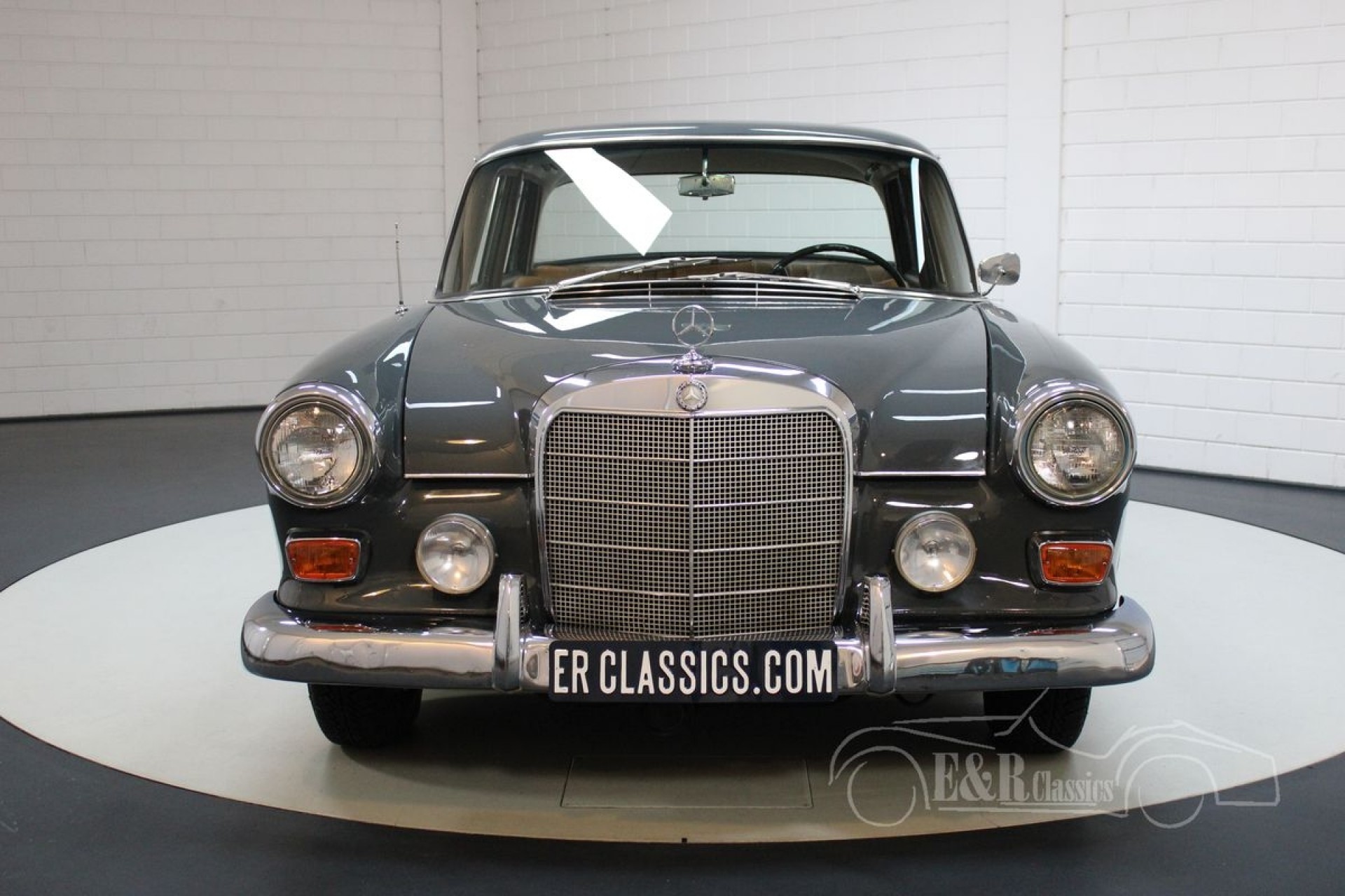 Mercedes Benz 230S à vendre chez ERclassics